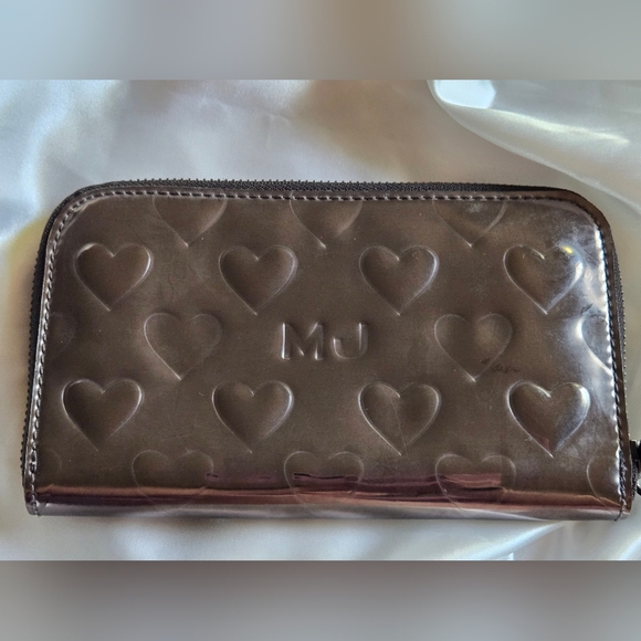 Marc By Marc Jacobs | Bags | Marc By Marc Jacobs Metallic Heart Wallet ...